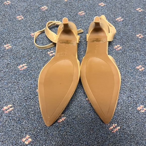 Refresh | Shoes | Refresh Womens Size 8 Gold High Heels Ankle Straps ...